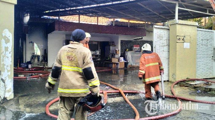 Gudang Perlengkapan Bayi di Surabaya Terbakar, 16 Unit Mobil Damkar Dikerahkan Padamkan Api ...
