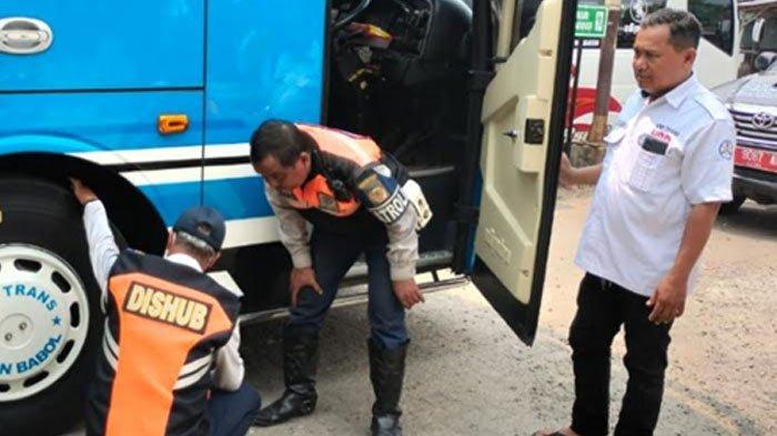 Ramp Check di Parkiran Wisata Religi Mojokerto, 3 Bus Pariwisata ...
