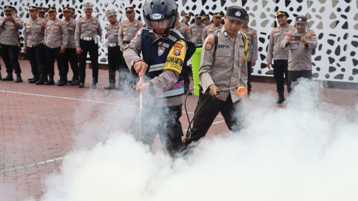 Inovasi Polisi Trenggalek Padamkan Karhutla di Ketinggian, Pakai Alat ...