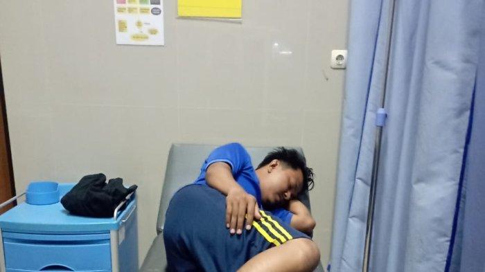 Nasib Petugas Damkar Sampang Terkapar Lemas usai Evakuasi Sarang Tawon ...