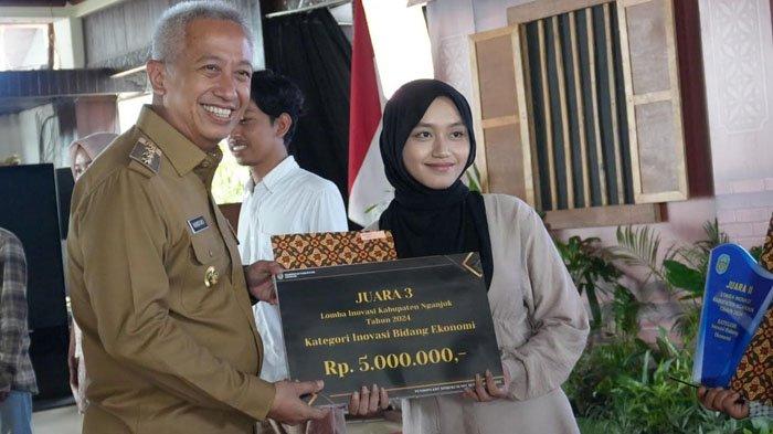 Pj Bupati Nganjuk Serahkan Penghargaan pada Juara Lomba Inovasi 2024, Ada 24 Pemenang ...
