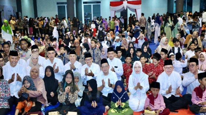 Safari Ramadhan di Kabupaten Kediri, Pj. Gubernur Adhy Serahkan Santunan 1.000 Anak Yatim ...
