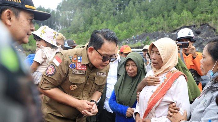 Pj Gubernur Adhy Beri Santunan Korban Longsor di Lumajang, Pastikan Pencarian Korban Terus ...