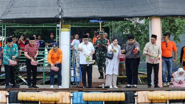 Pencarian Pasutri yang Hanyut di Sungai Pacet Dihentikan, Sang Suami ...