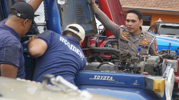Ramp Check Jeep Wisata Gunung Bromo, Polisi Pastikan Wisatawan Aman ...