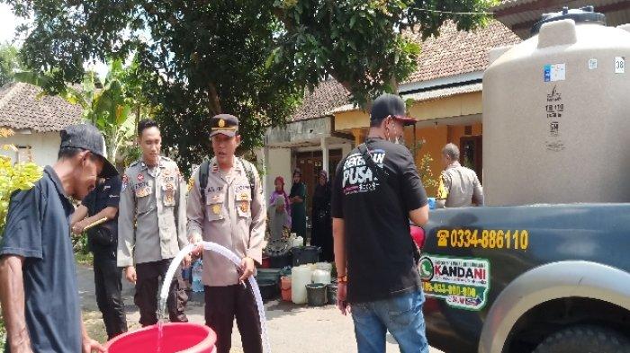 Kekeringan di Lumajang Meluas hingga 7 Kecamatan, Polisi- BPBD Gercep Dropping Air Bersih ...