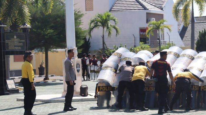 Polres Magetan Gelar Latihan Pengendalian Massa, Antisipasi Potensi Kericuhan saat Pilkada 2024 ...