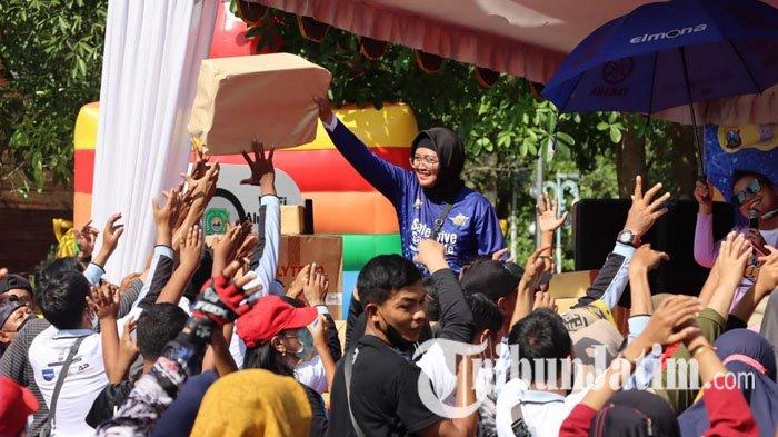 Hari Lalu Lintas Polisi Buka Berbagai Layanan Di Alun Alun Trenggalek