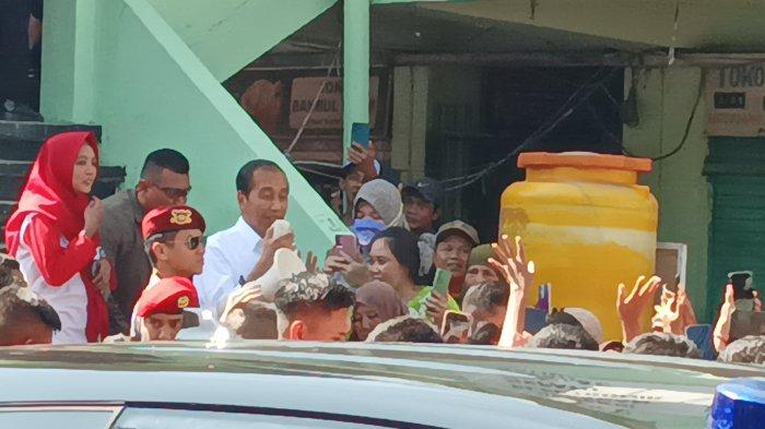 BREAKING NEWS : Presiden Jokowi Pamitan ke Pedagang Pasar Soponyono ... BREAKING NEWS : Presiden Jokowi Pamitan ke Pedagang Pasar Soponyono ...