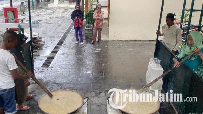 Menikmati Bubur Suro Sunan Bonang Tuban yang Jadi Sajian Khas Berbuka ...