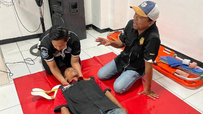 50 Petugas Ambulan Ikut Pelatihan yang Digelar RS Usada Wage ...