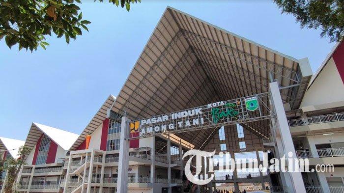 Suasana Hari Pertama Pasar Induk Among Tani Kota Batu Bangunan