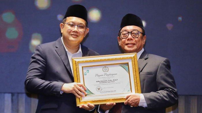Raih Penghargaan BAZNAS Jatim Award 2024, Pj Gubernur Adhy Karyono Ajak Tingkatkan Pengelolaan ...