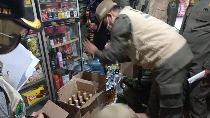 Gelar Operasi Pekat Sasar Toko dan Kafe, Satpol PP Kota Malang Sita Ratusan Botol Minuman ...
