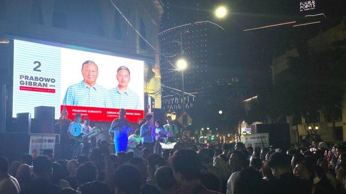 Meriahkan Jalan Tunjungan Surabaya, Relawan Prabowo-Gibran BerKharisma Gelar Konser dan Makan ...