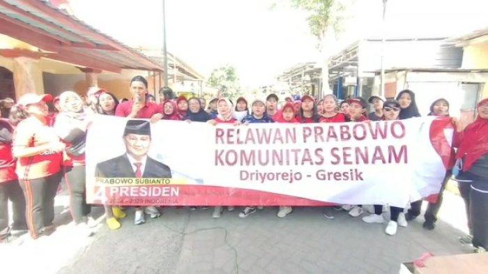 Emak-emak Komunitas Senam di Driyorejo Gresik Dukung Prabowo Subianto jadi Presiden 2024 ...