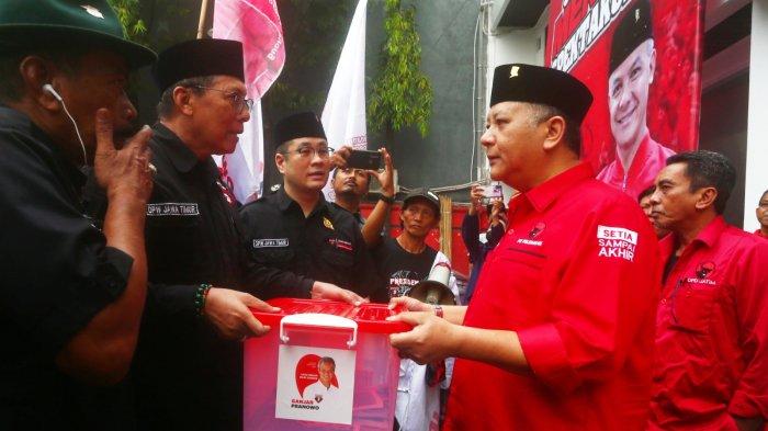 Relawan Serahkan Ribuan KTP Sebagai Dukungan, Targetkan Ganjar Pranowo ...