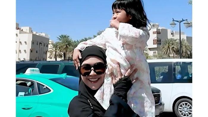 Pantas Ria Ricis Ingin Sekolahkan Moana di China, Artis Kepincut Satu Hal, ‘Walaupun Aku Cuma S1 ...