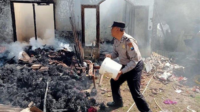 Muncul Kepulan Asap, Rumah Kontrakan di Malang Hangus Terbakar, Diduga Akibat Korsleting Listrik ...
