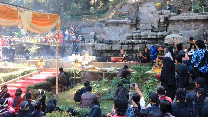 Mengenal Tradisi Ruwat Agung Patirtan Jolotundo Mojokerto, Penyatuan 33 ...