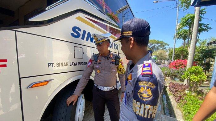 Satlantas Polres Ponorogo Gelar Ramp Check Bus di Terminal Seloaji, Kurangi Resiko Kecelakaan ...