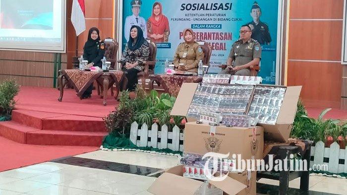 Satpol PP Kota Probolinggo dan Bea Cukai Gandeng Ibu-ibu untuk Ikut Gempur Rokok Ilegal ...