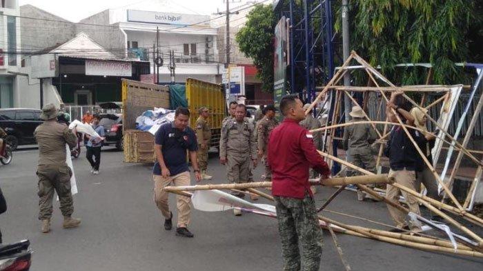20 Ribu Alat Peraga Kampanye Dicopot saat Masa Tenang Pemilu 2024, Ada Lokasi yang Sulit ...