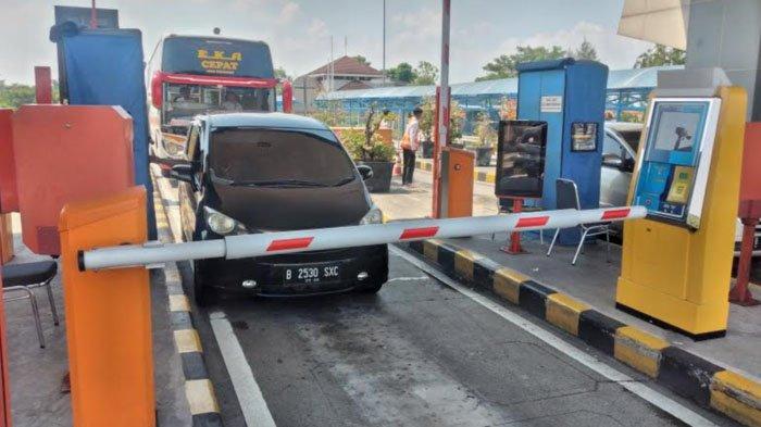 Banyak Pemudik Tol Ngawi-Kertosono Sepelekan Saldo e-Toll, Picu Antrean Kendaraan di Gerbang Tol ...