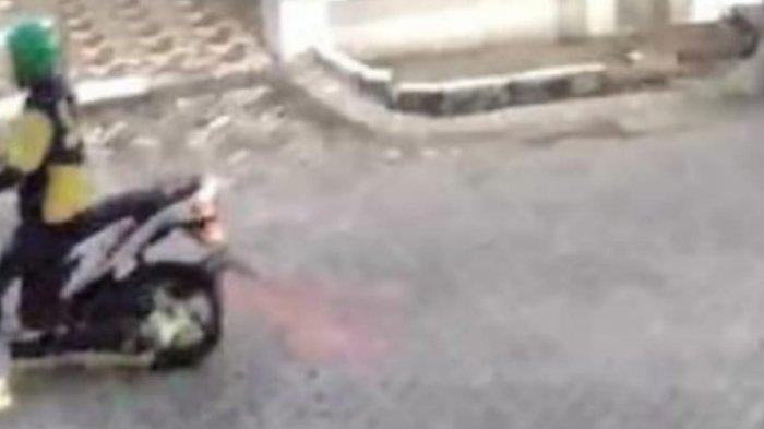 Maling Motor Beraksi di Rungkut Surabaya, Tak Sadar Terekam CCTV, Lihat ... Maling Motor Beraksi di Rungkut Surabaya, Tak Sadar Terekam CCTV, Lihat ...