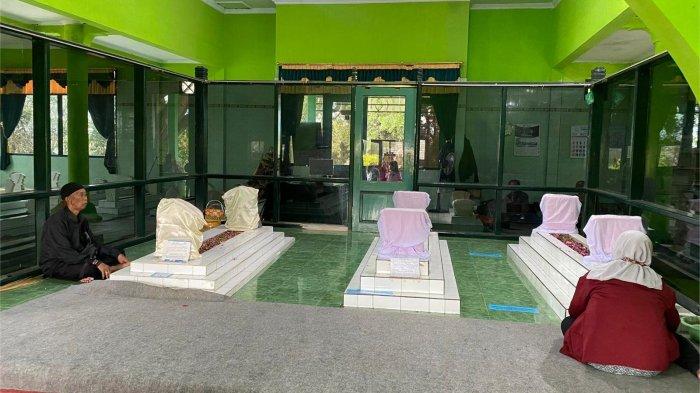 Mengenal Makam Ki Ronggo Wisata Religi Pembabat Bondowoso, Makna Cerita ...
