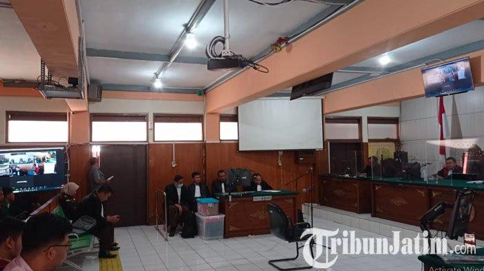 8 Terdakwa Perusakan Kantor Arema FC Divonis 9 Bulan Penjara, Tinggal ... 8 Terdakwa Perusakan Kantor Arema FC Divonis 9 Bulan Penjara, Tinggal ...