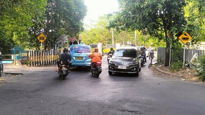 Kesaksian Warga Terkait Insiden Pelemparan Kereta Api Berisikan ...