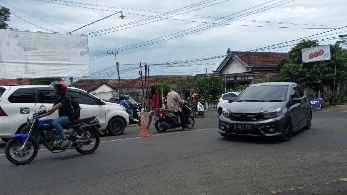 Suasana Jalur JLS Tulungagung -Trenggalek pada Hari Pertama Tahun 2025 ...