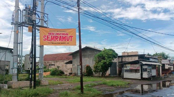 Spanduk Bertuliskan 'Semrawut' Bertebaran Peterongan Jombang, Warga ...