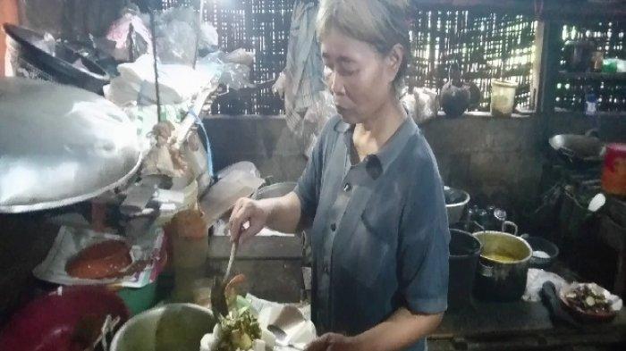 Lezatnya Kuliner Sompil Mbah Yem Tulungagung, Jualan di Dapur Sejak ...