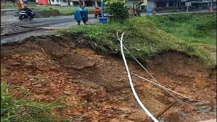 Longsor Landa Talud Bahu Jalan di Magetan, Timbun Lahan Pertanian dan ...