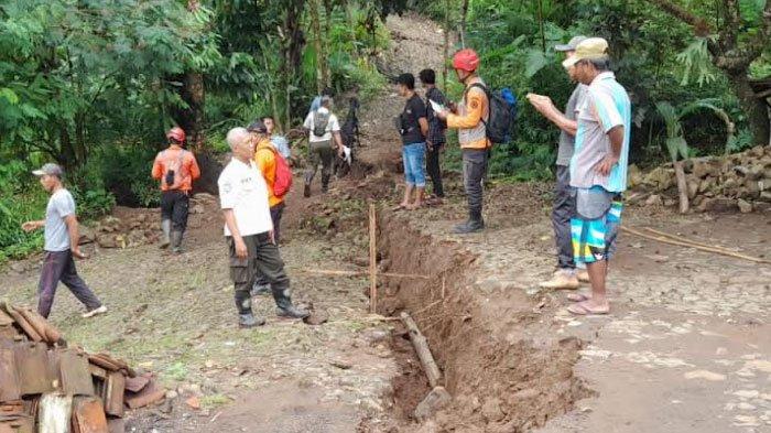 Tanah Retak di Desa Tumpuk Ponorogo, Rekahan Tambah 2 Centimeter per 2 ...