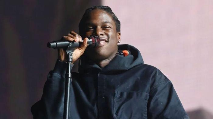 Terjemahan dan Lirik Lagu Hold Me Down - Daniel Caesar, Viral TikTok: I ...