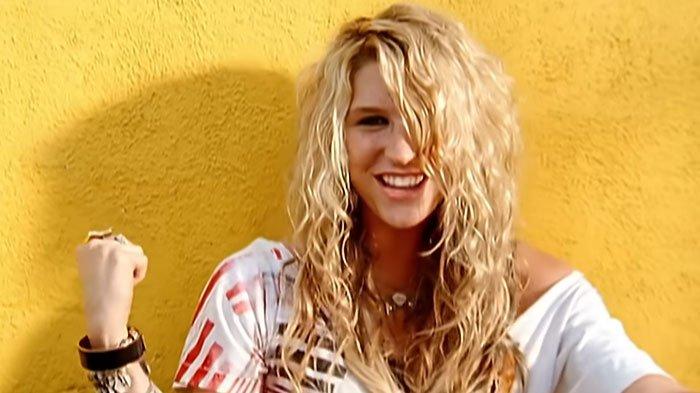 Arti Lagu Tik Tok - Kesha, Liriknya Sebut Nama P Diddy Kini Bakal ...