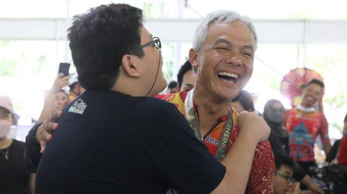 Momen Ganjar Pranowo Dapat Pelukan Erat saat Tinjau Stan UMKM Tour de Borobudur - Tribunjatim.com