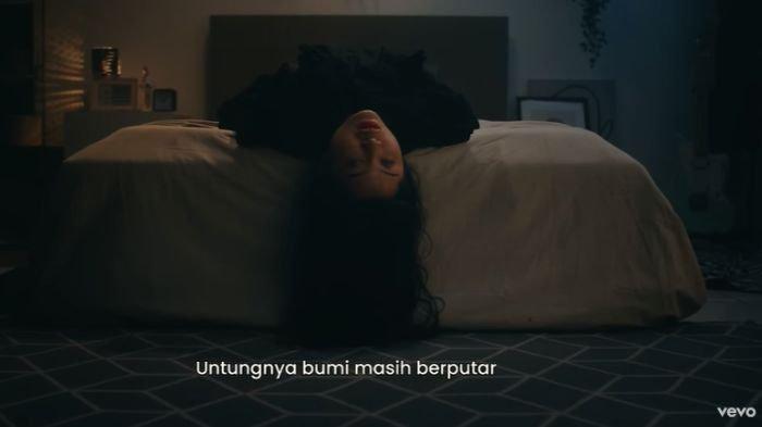 Lirik Untungnya Bumi Masih Berputar, dari Lagu ‘Untungnya Hidup Harus ...