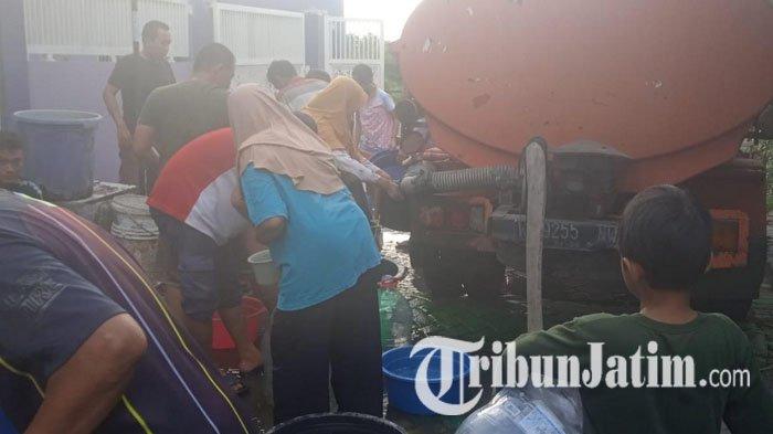 Proyek Perbaikan Jalan Sebabkan Pipa Perumda Giri Tirta Pecah, Warga Gresik Kekurangan Air ...