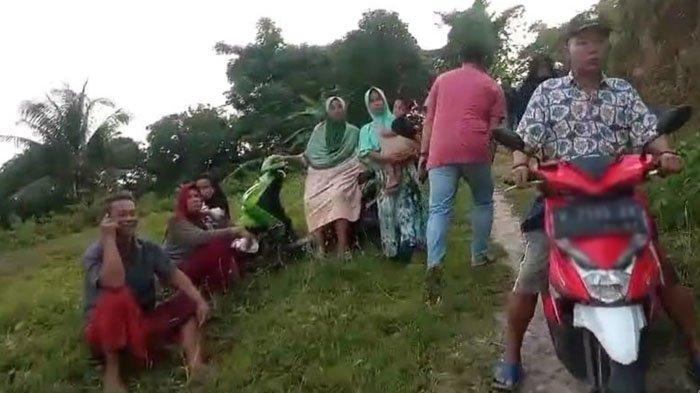 Khawatir Gempa Susulan dan Tsunami, Warga Bawean Gresik Mengungsi ke ...