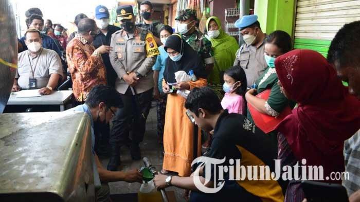 Bawa Fotocopy KTP, Warga Sidoarjo Antre Demi Dapat Minyak Goreng Curah ...