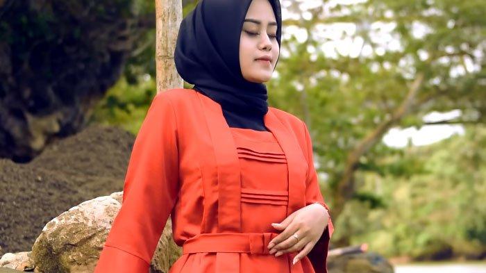 Lirik Lagu Engkang dan Terjemahannya, Viral di TikTok Dicover Yana Kermit: Na Amparan Rasa ...