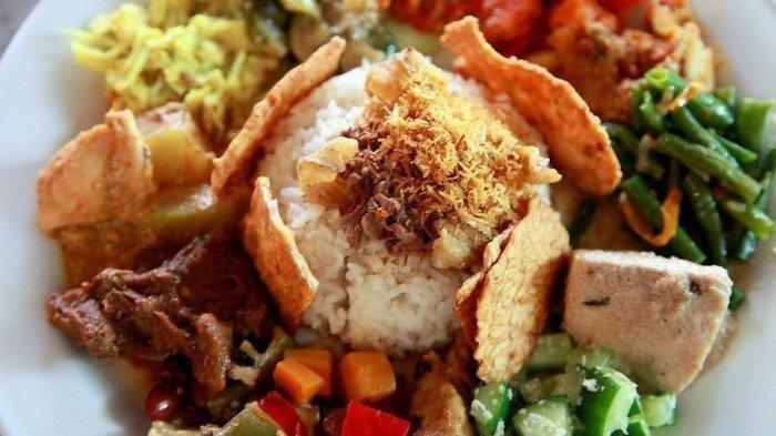 YouTuber Kaget Beli Nasi Campur Seporsi Rp106 Ribu Dikira Cuma 48 Ribu ...