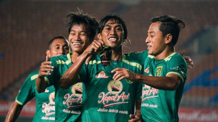 Ady Setiawan Persembahkan Gol Debut bersama Persebaya untuk Mendiang ...