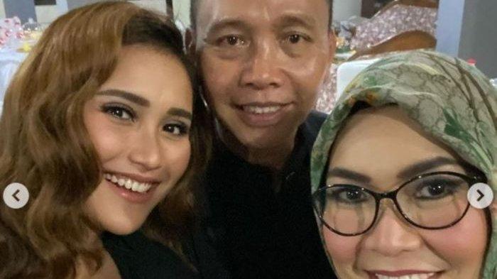 Nikah Beda 10 Tahun, Ayah Ayu Ting Ting Akui Suka Lihat Umi Kalsum Sekolah, 'Pacaran Singkat ...