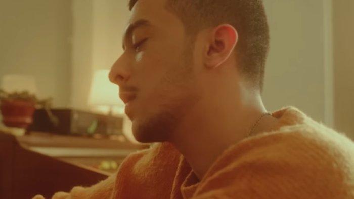 Arti dan Chord Gitar Somebody's Pleasure - Aziz Hedra, Viral di TikTok ...