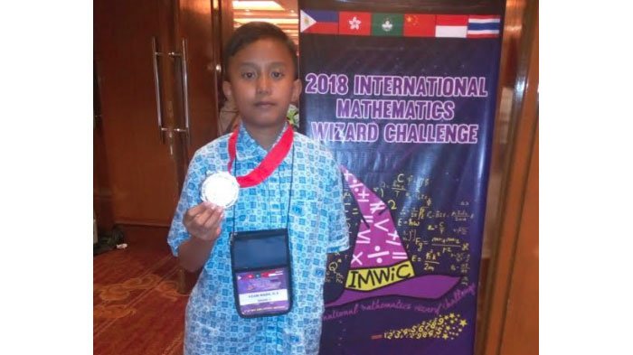 Azzam Siswa Kelas 4 SD Muhammadiyah 15 Surabaya Raih Perak di Kompetisi Matematika Internasional ...